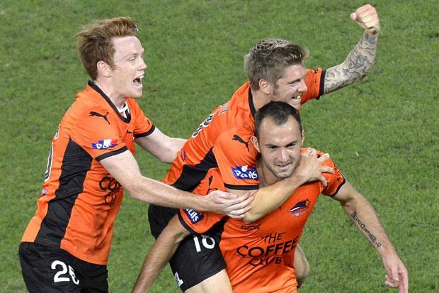 Roar hand Wanderers first loss, go top - A-Leagues