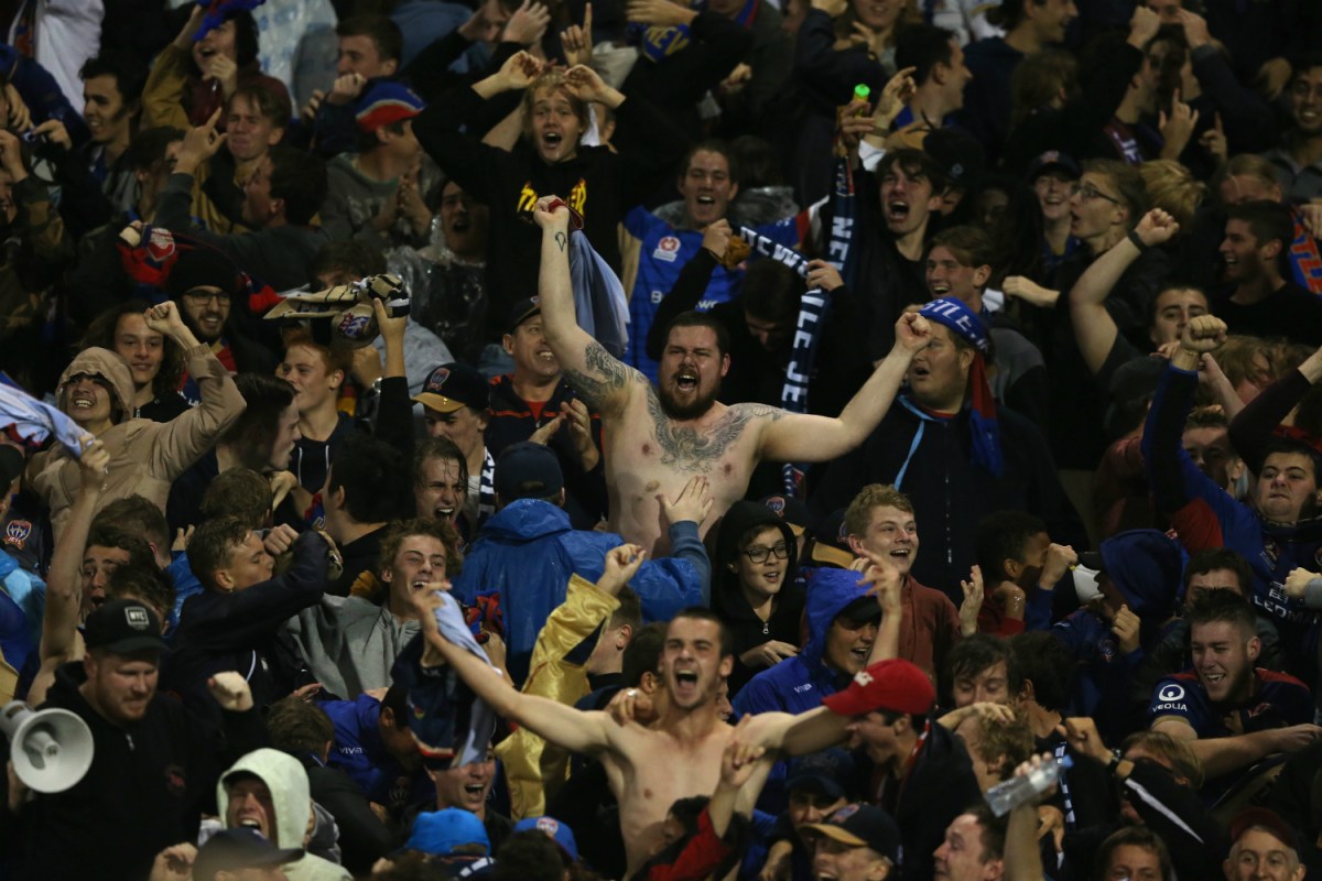 Social media's wild reaction to Riley McGree's outrageous scorpion kick ...