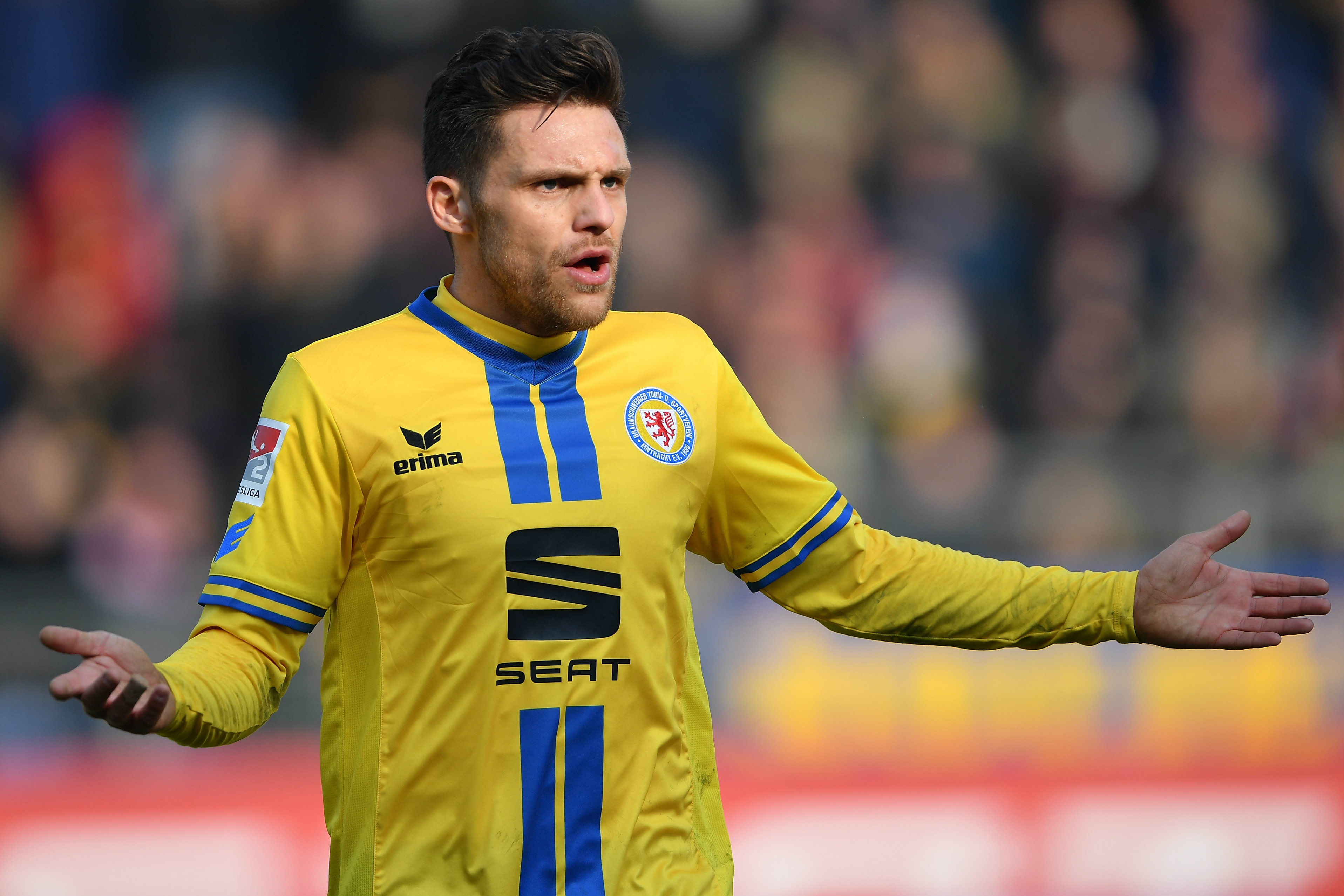 German recruit sets lofty goals for Adelaide United - A-Leagues
