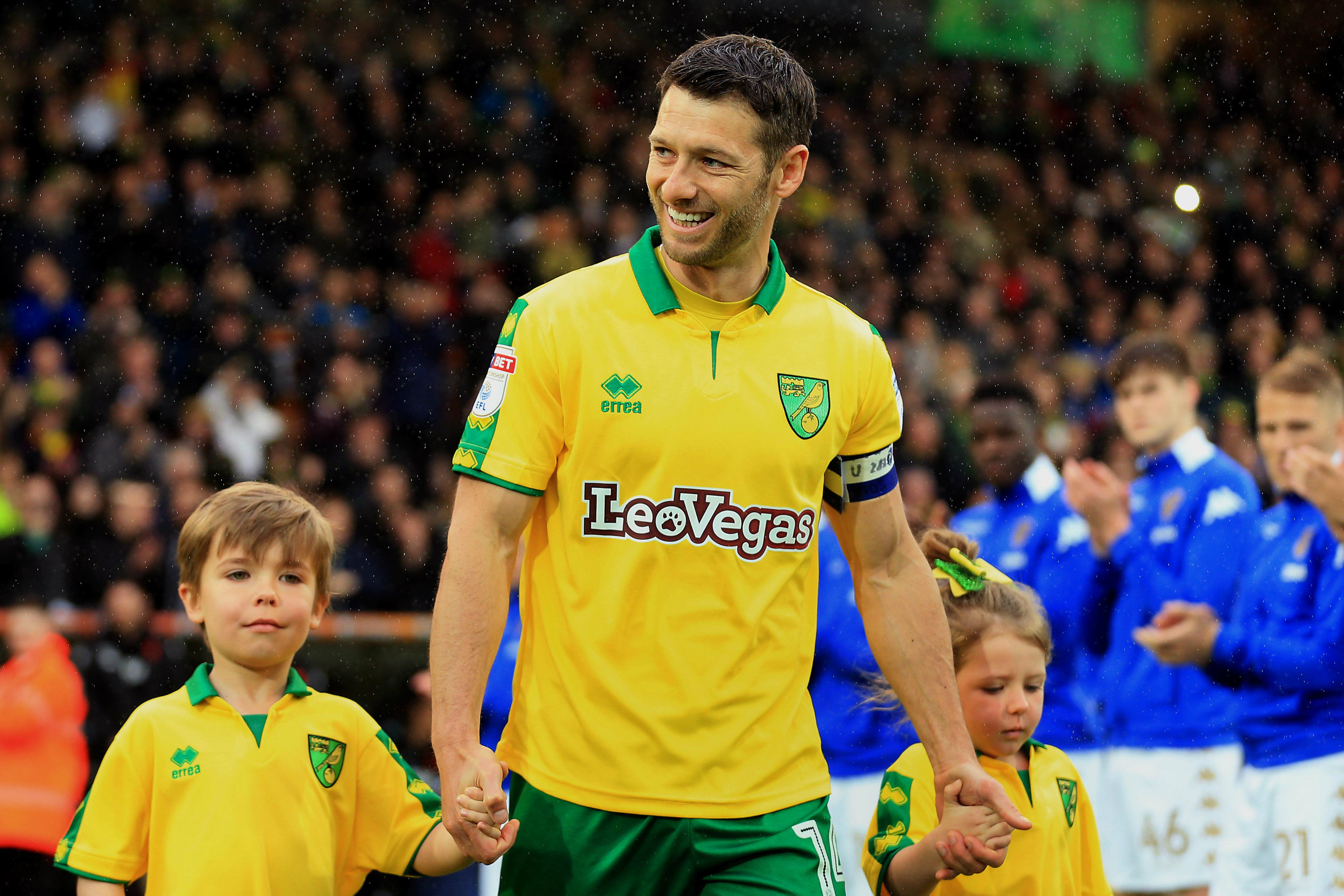 Age is just a number for Newcastle Jets recruit Hoolahan - A-Leagues