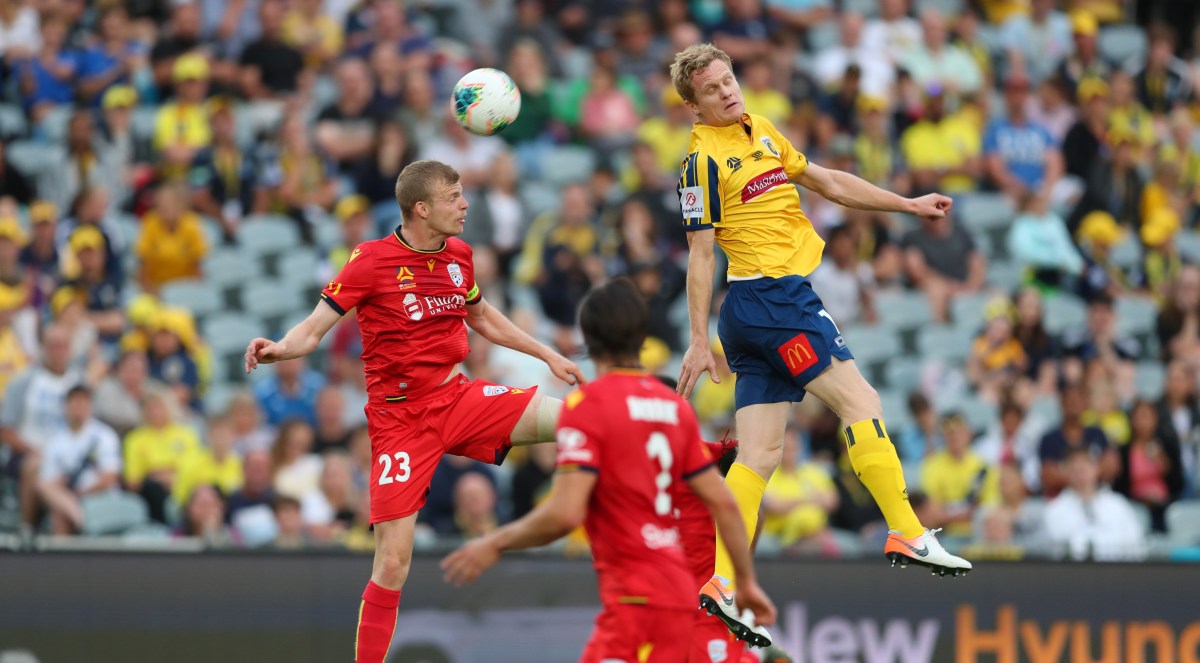 Simon makes national league history after 102nd appearance from bench ...