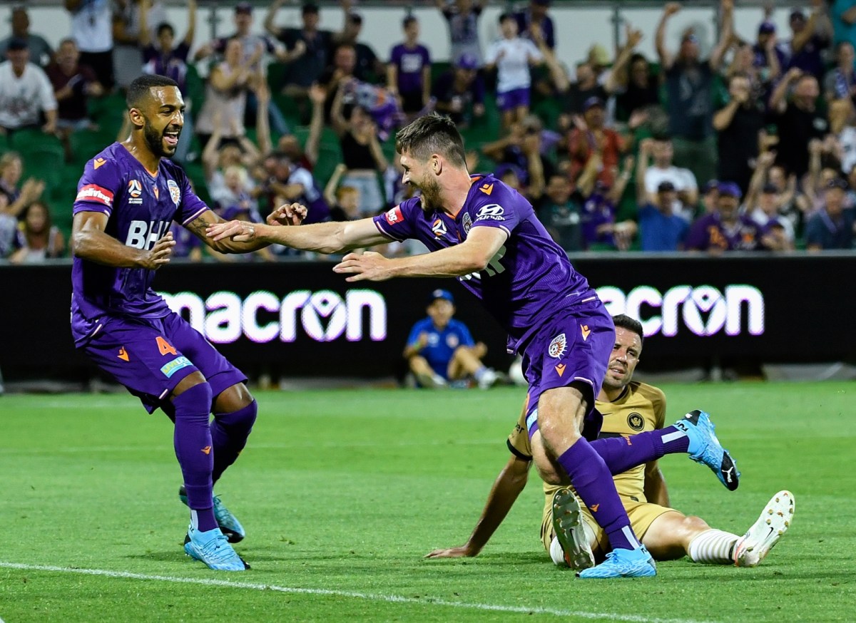 Glory win again to send Wanderers crashing out of top six - A-Leagues