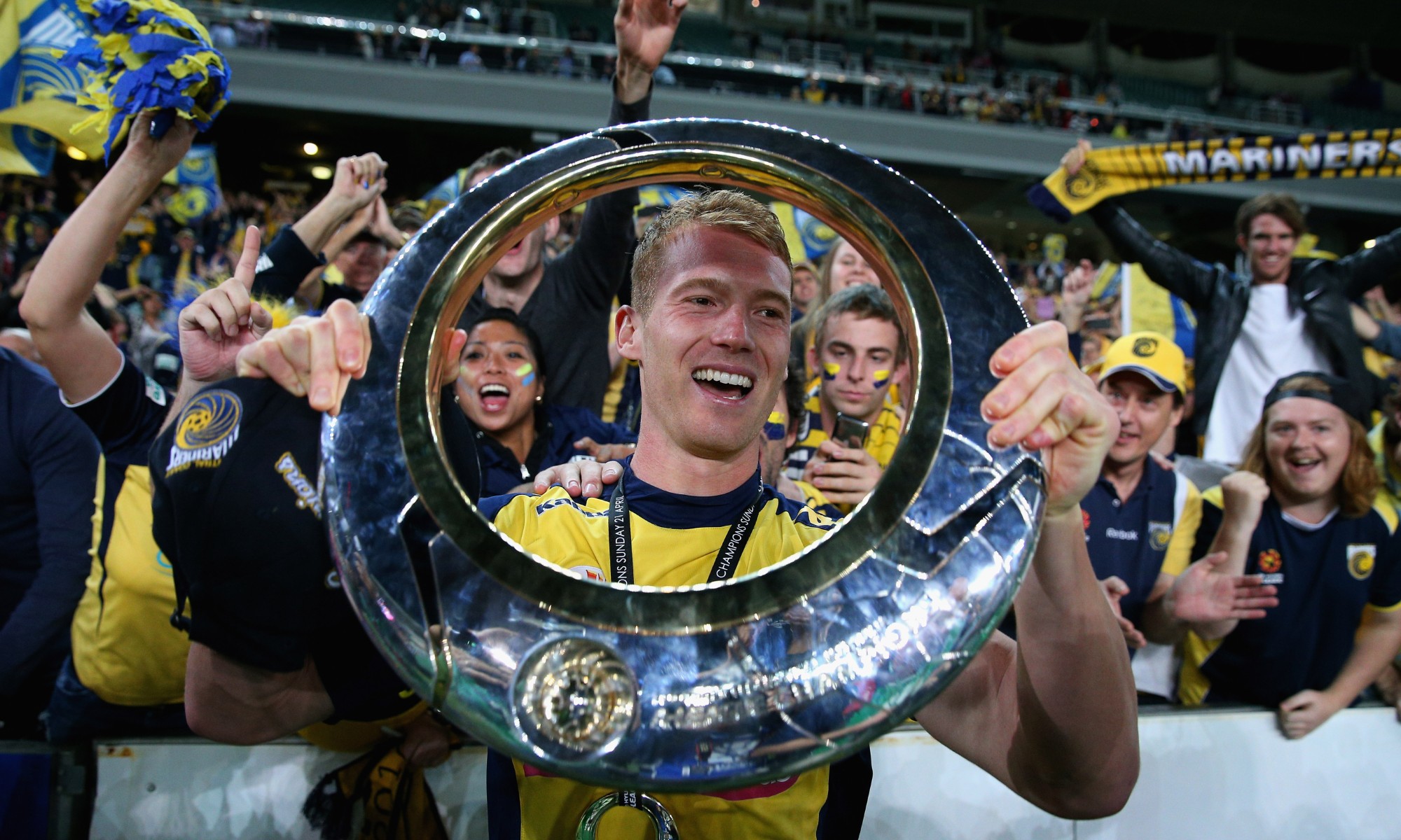 Signing news: Championship-winner Bozanic returns to Mariners - A-Leagues