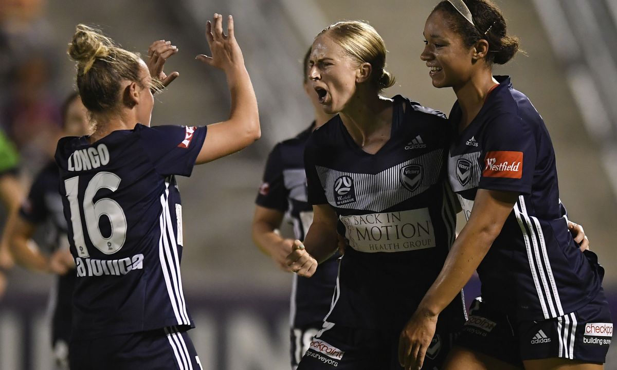 Dowie scores a stunner as Victory bounce back in thriller against Roar ...