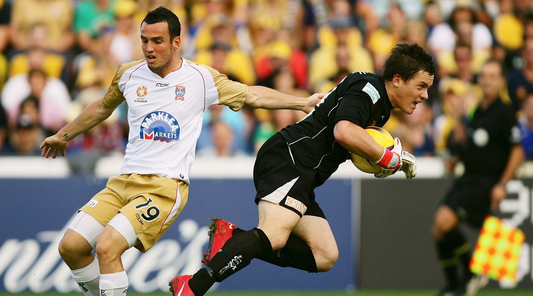 Danny Vukovic's hilarious Central Coast Mariners debut story, 300 games on