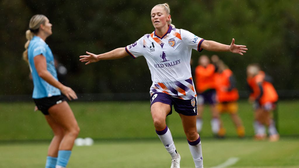 Millie Farrow's hat-trick leads Perth Glory past Melb City