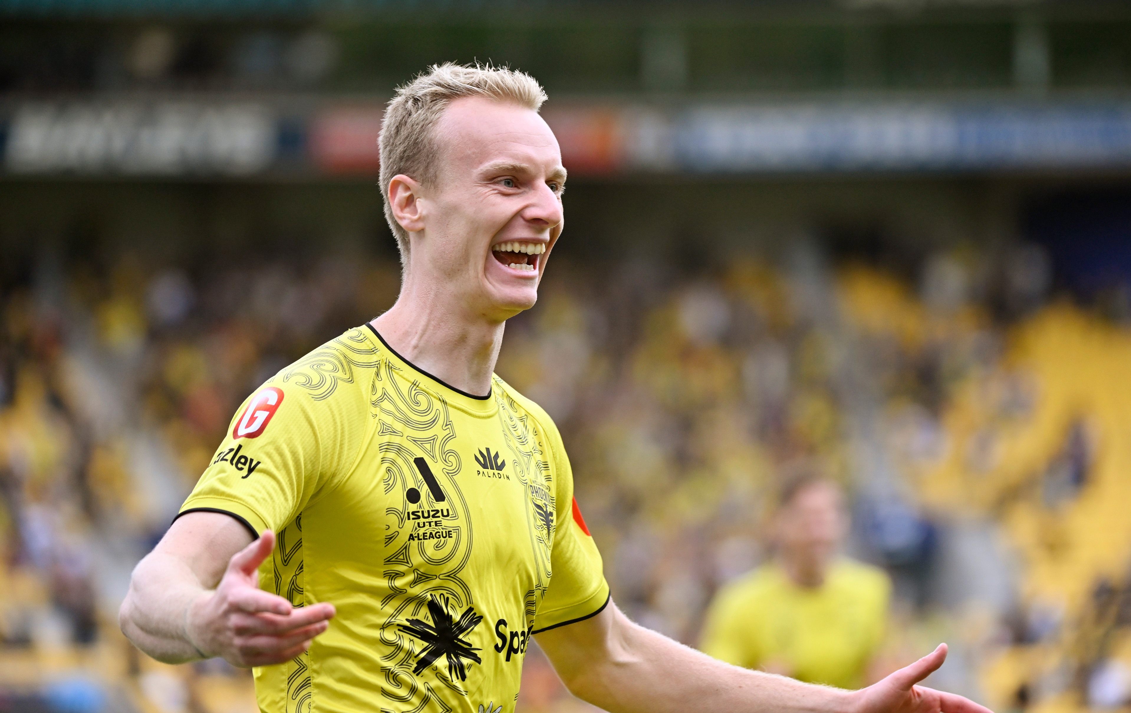 Glory sign former Phoenix midfielder with family ties to Perth: 'Why ...