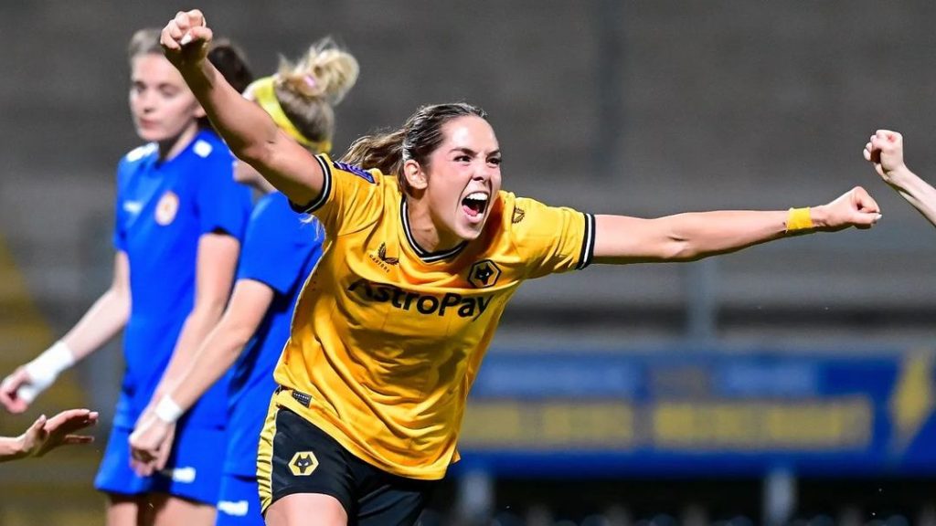 Melbourne Victory bring England youth international to A-League