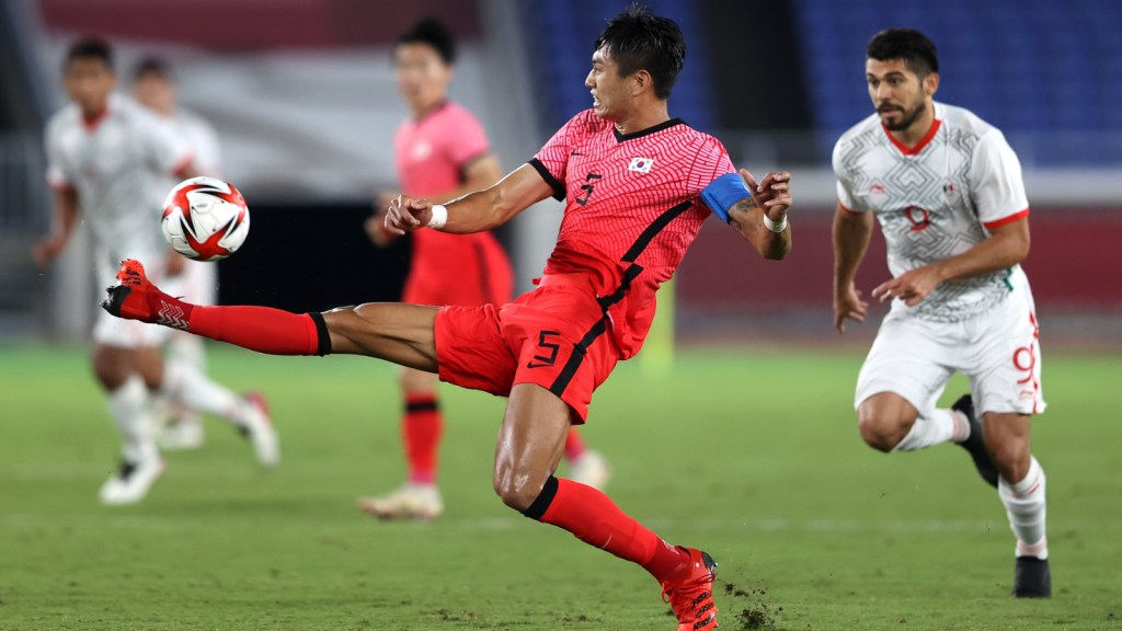 Western Sydney Wanderers sign Asia Cup winner
