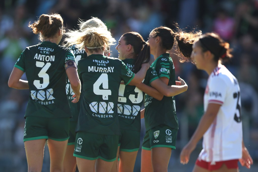 Canberra move into the top six after holding on to defeat Wanderers