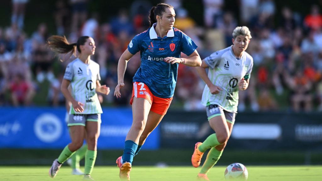 Brisbane Roar defender re-signs: 'Somethin special is building'