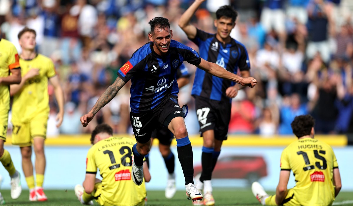 Auckland FC v Wellington Phoenix, New Zealand Derby goals, highlights ...