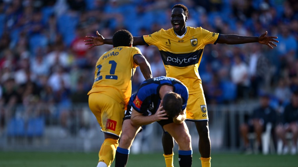 Auckland FC v Central Coast Mariners: First goal for Duarte as Mariners earn dramatic draw