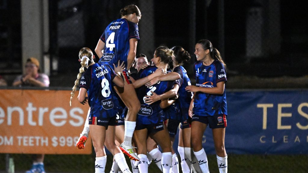 Brisbane Roar v Newcastle Jets: Yallop makes A-Leagues history as Jets ...