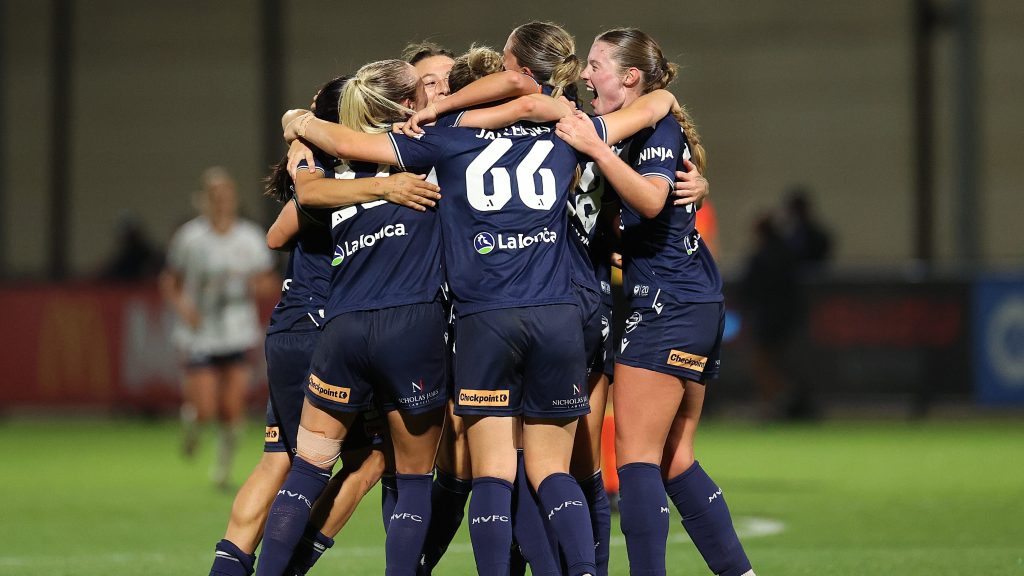 Melbourne Victory's 96th-minute winner ruins Jets' incredible A-League ...