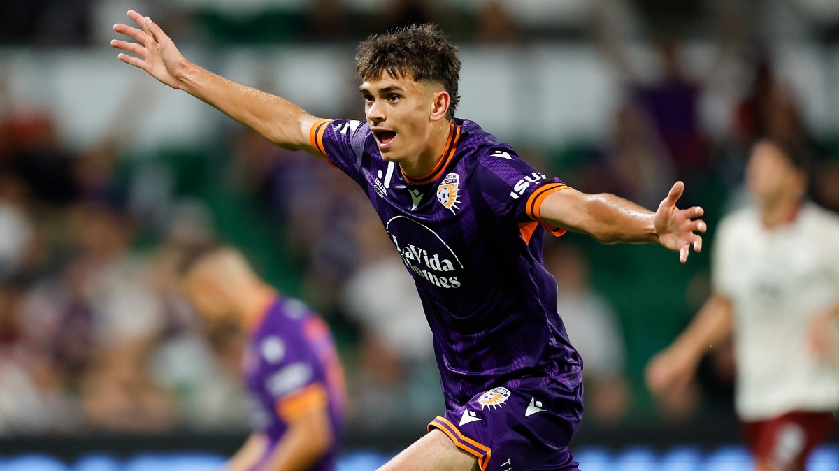 Glory 4-1 Adelaide: Pearman brace inspires major A-League upset