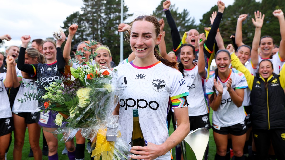 Wellington Phoenix release five players, re-sign Mackenzie Barry