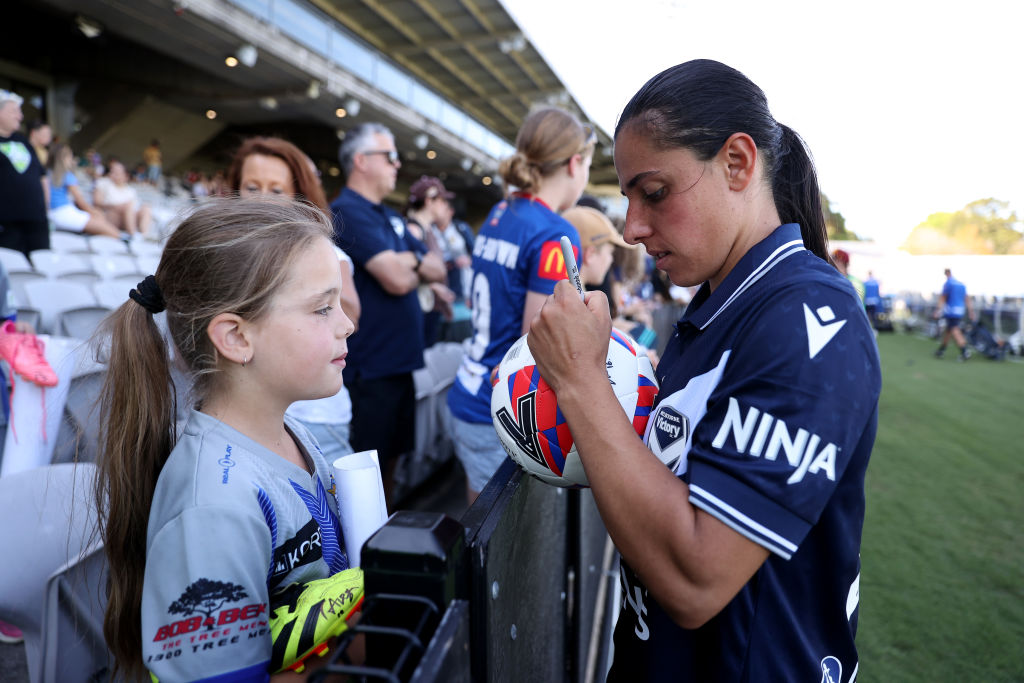Alex Chidiac joins Como: Transfer latest, record fee, Matildas news