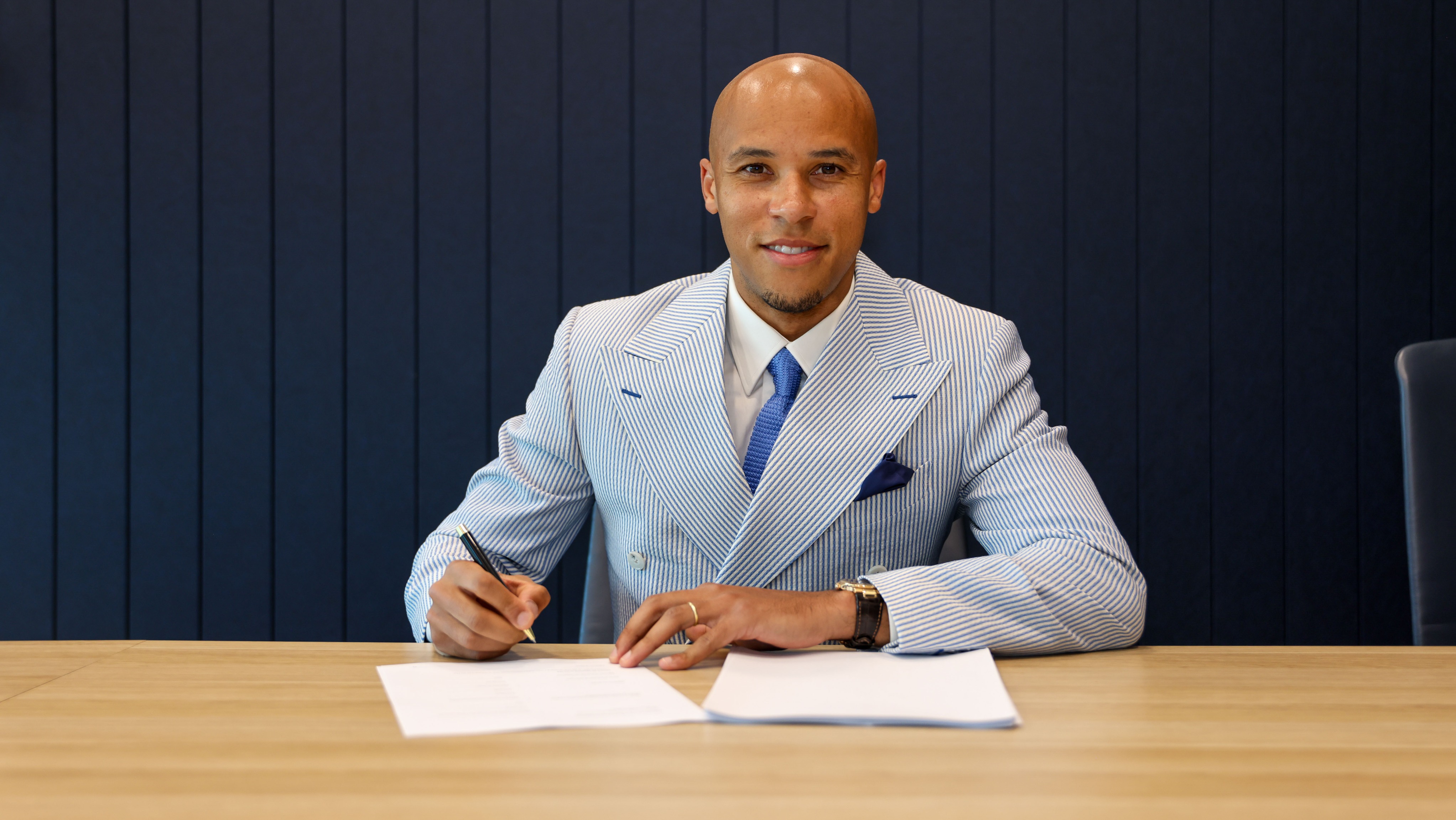 When does the A-League Men transfer window close in 2025?