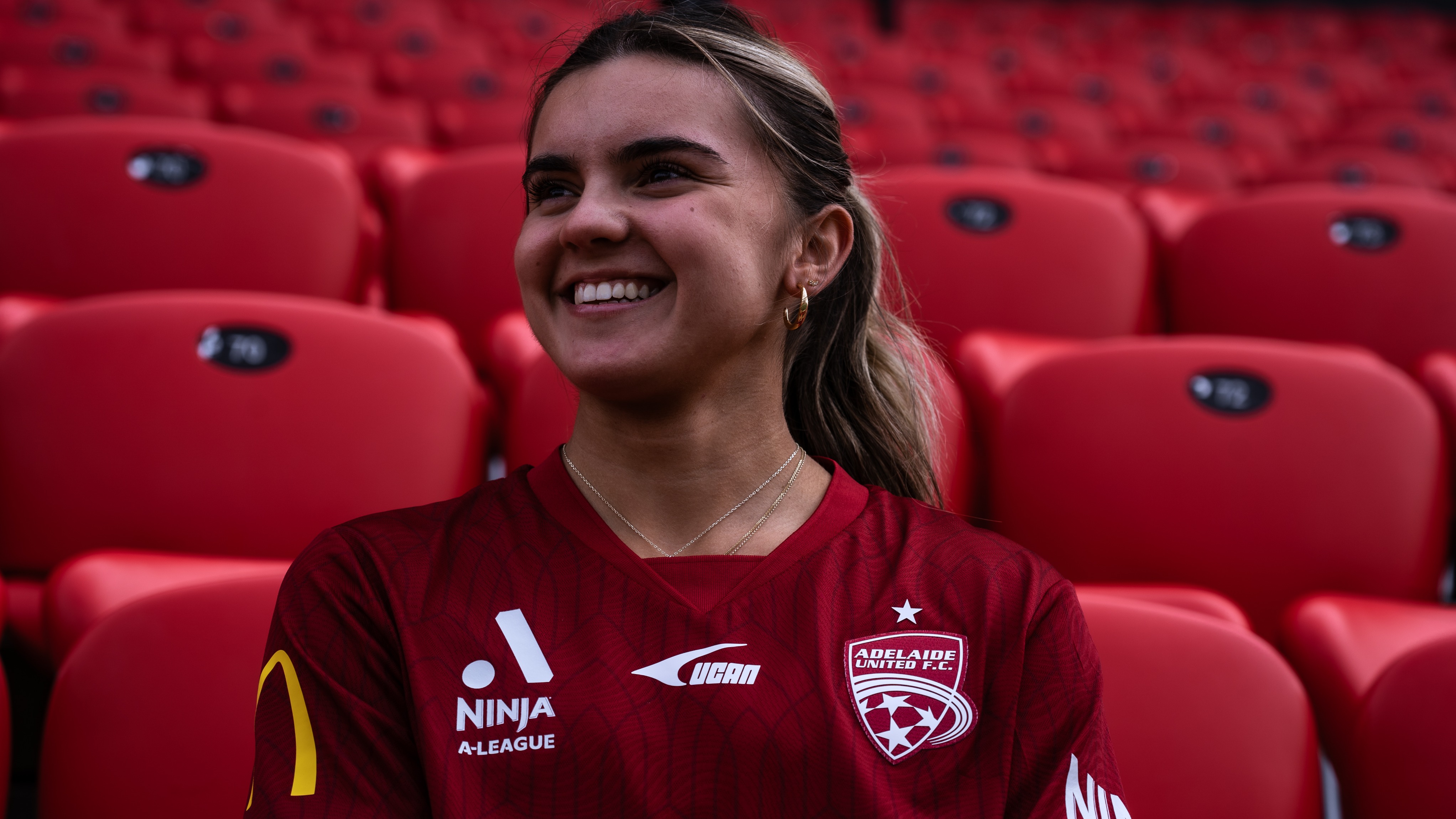 Paige Zois joins Adelaide from Melbourne Victory on 3-year deal