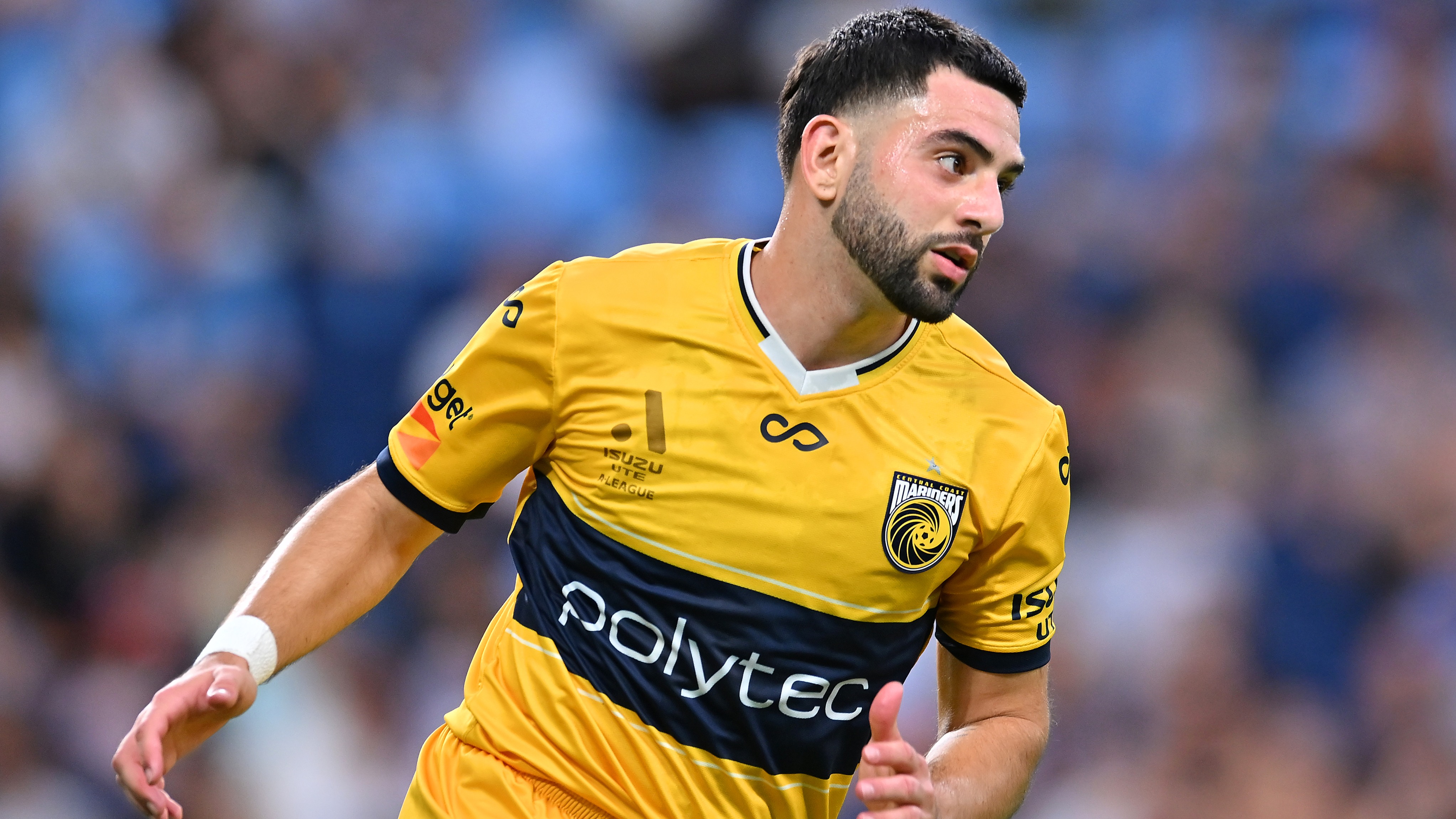 Christian Theoharous re-signs with Central Coast Mariners