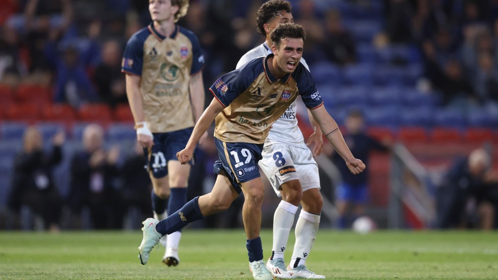 Alex Badolato hat-trick fires Jets to 5-2 win over Victory