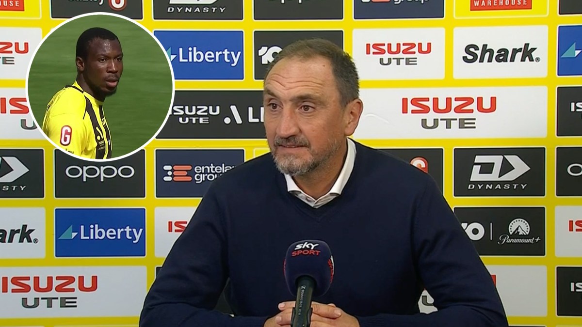 'Is there no VAR?' Brisbane Roar boss fumes over referee's call