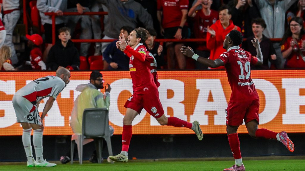 Adelaide 2-0 Wanderers: Craig Goodwin scores as Jovanovic stars in Reds win