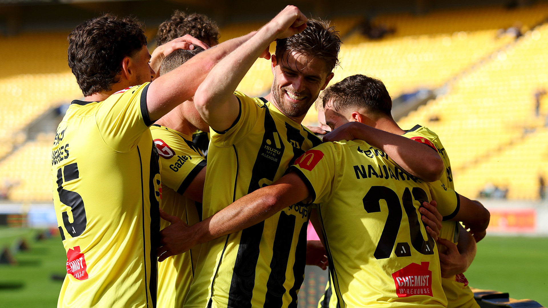 Wellington Phoenix 2-1 Adelaide United: Match Report, Goals, Highlights