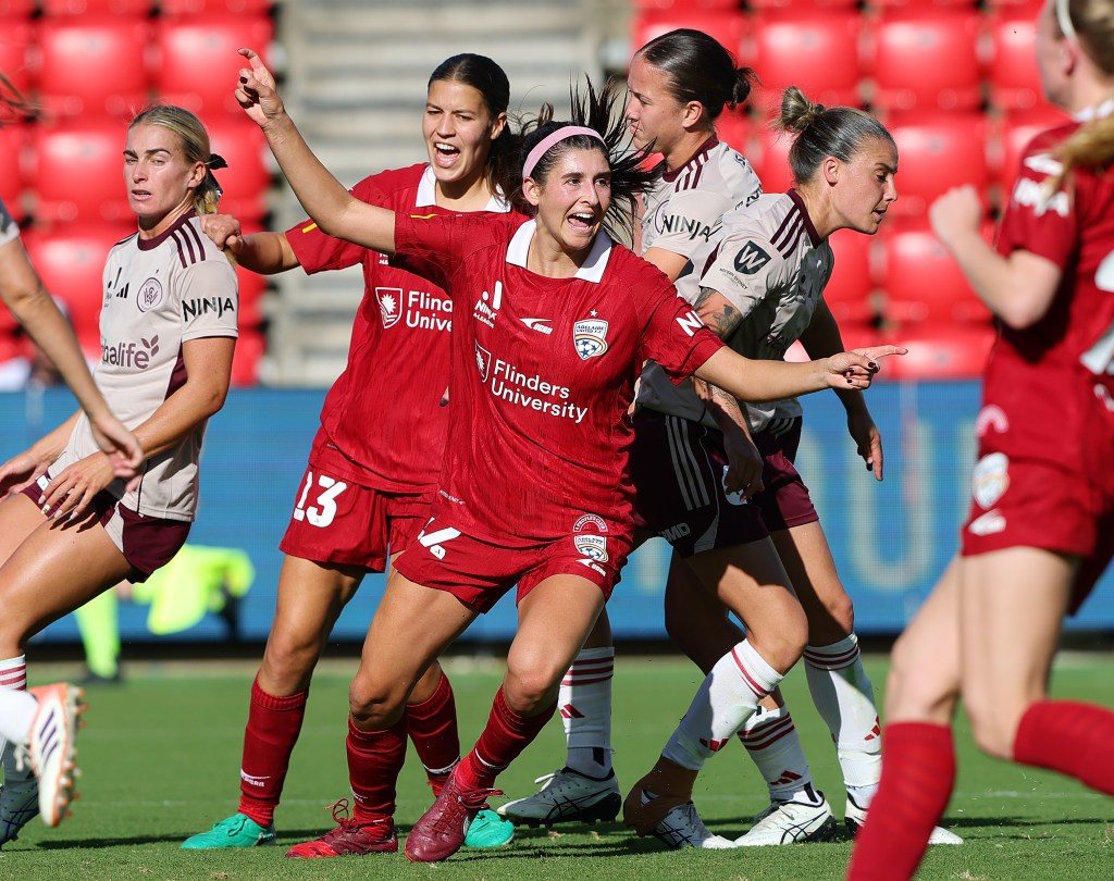 Adelaide United 5-2 Western Sydney Wanderers - Match highlights, goals