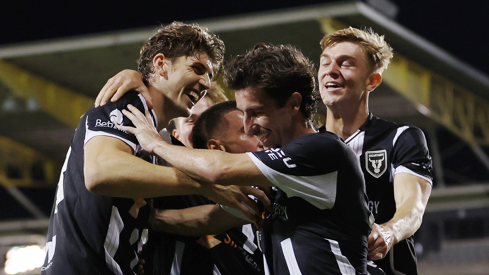 Macarthur Bulls 2-1 Brisbane Roar: A-League, goals, highlights