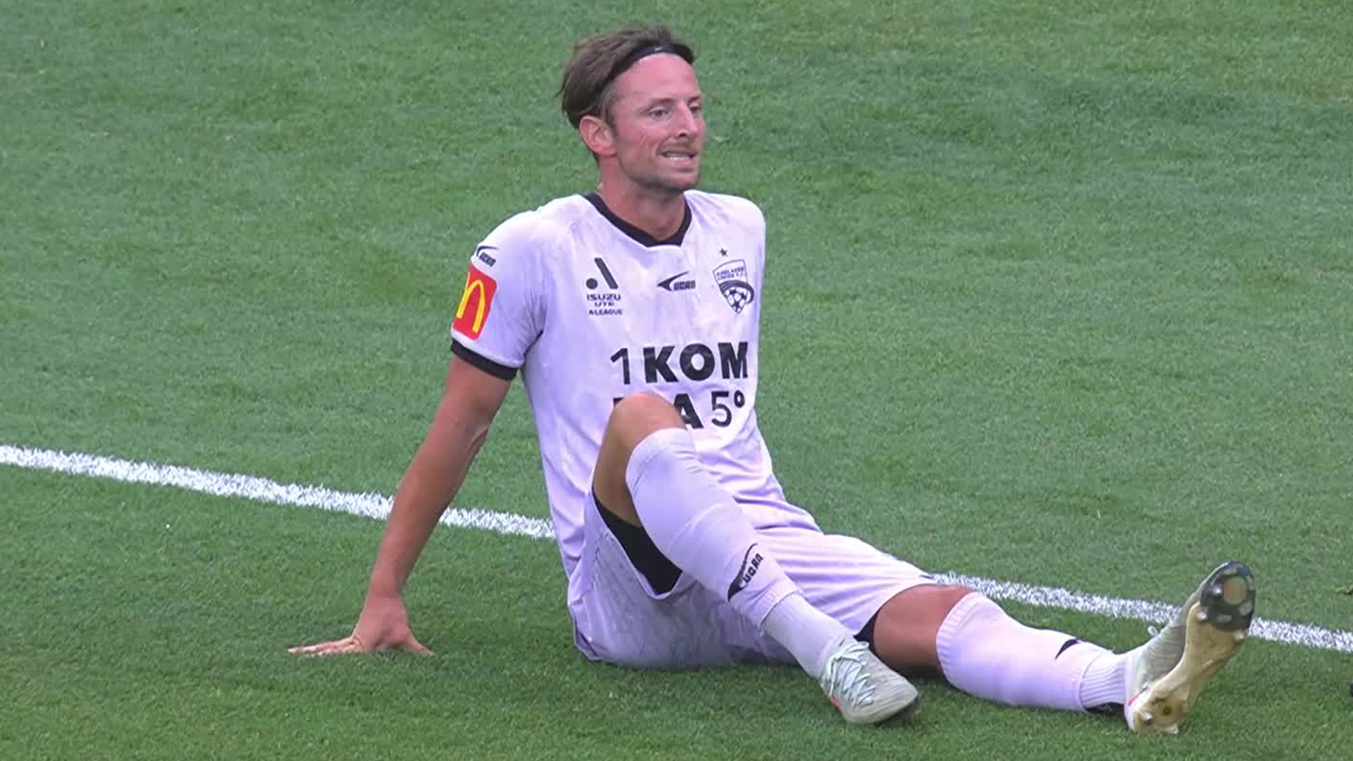 Adelaide United defender Bart Vriends set for spell on the sidelines