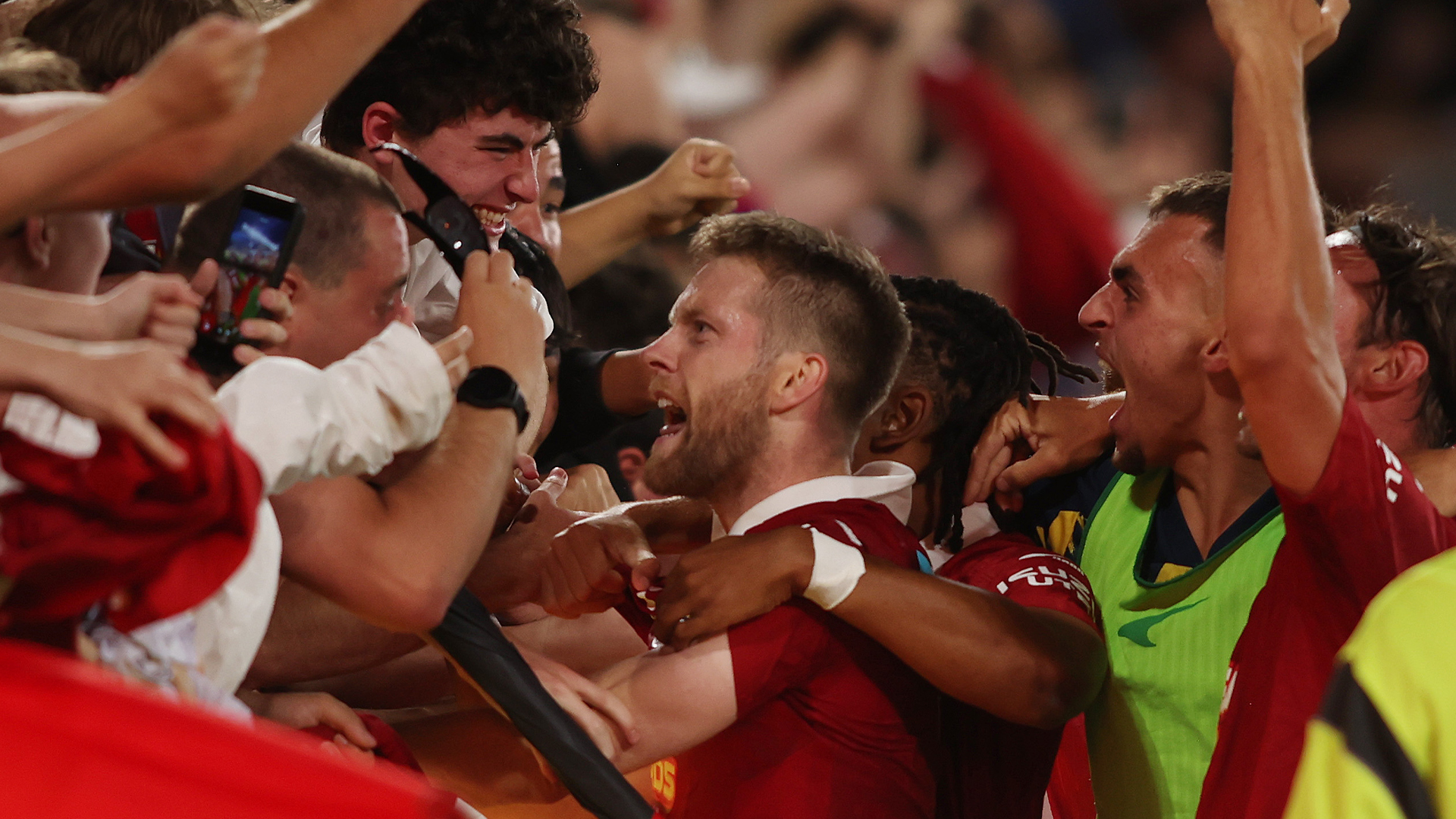 Adelaide pull off dramatic late win over Melbourne Victory