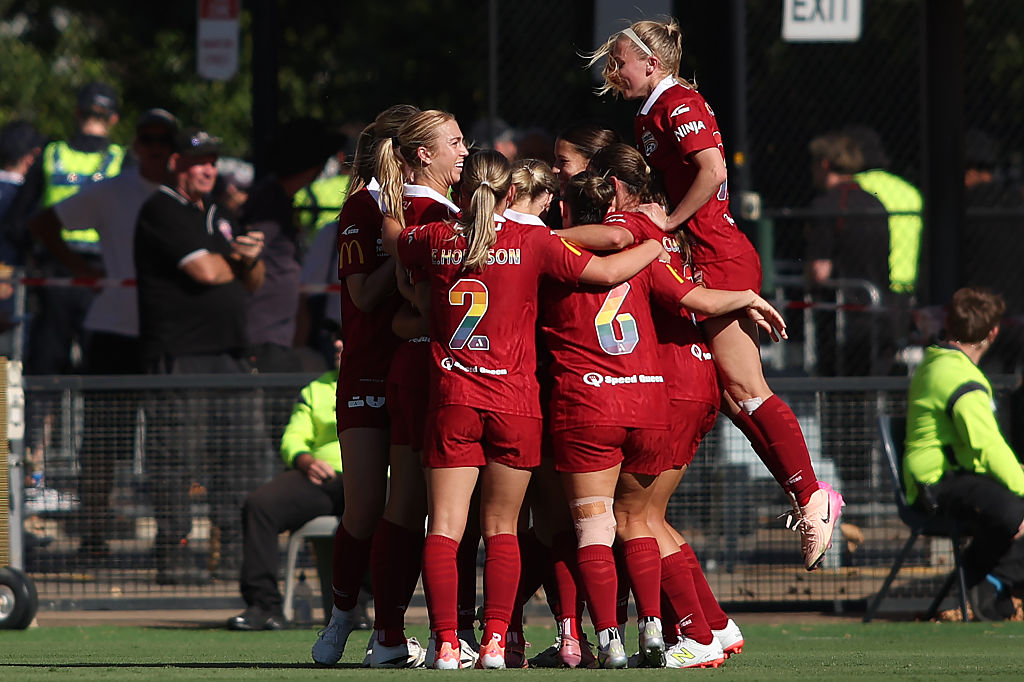 Adelaide United 2-1 Melbourne Victory - Match highlights, goals