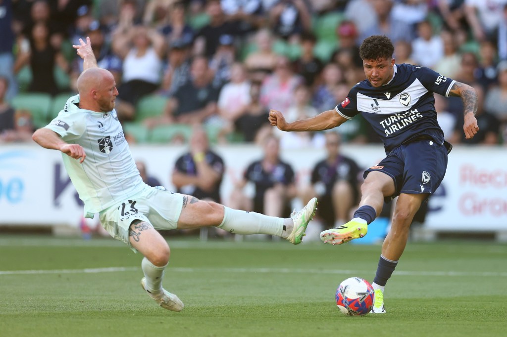 Santos scorchers: Brazilian sparks Big Blue blitz for Melbourne VIctory ...
