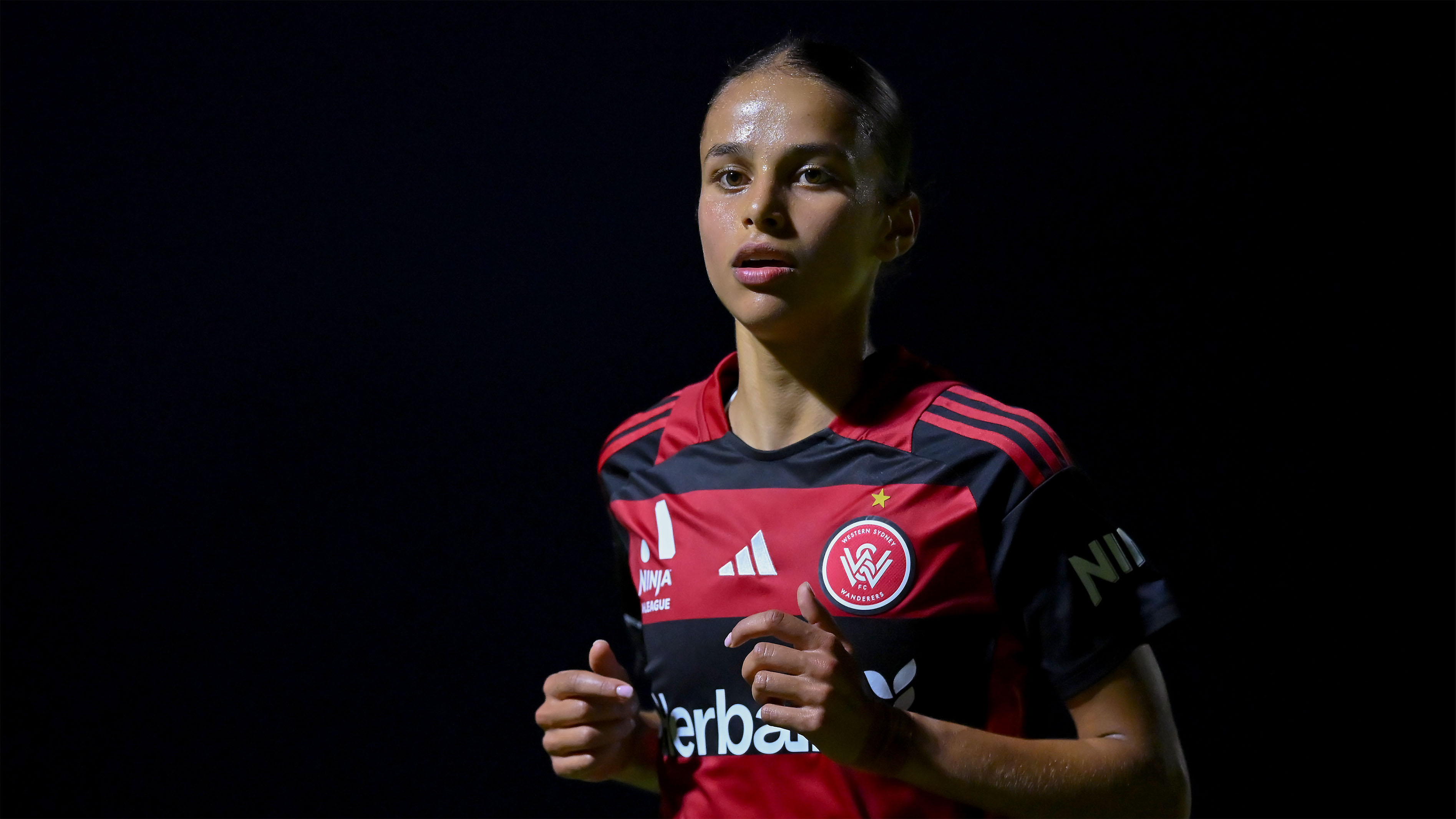 Wanderers star Younis signs new one-year contract extension